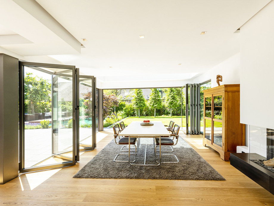 Window elements that transcend spatial boundaries - GW News