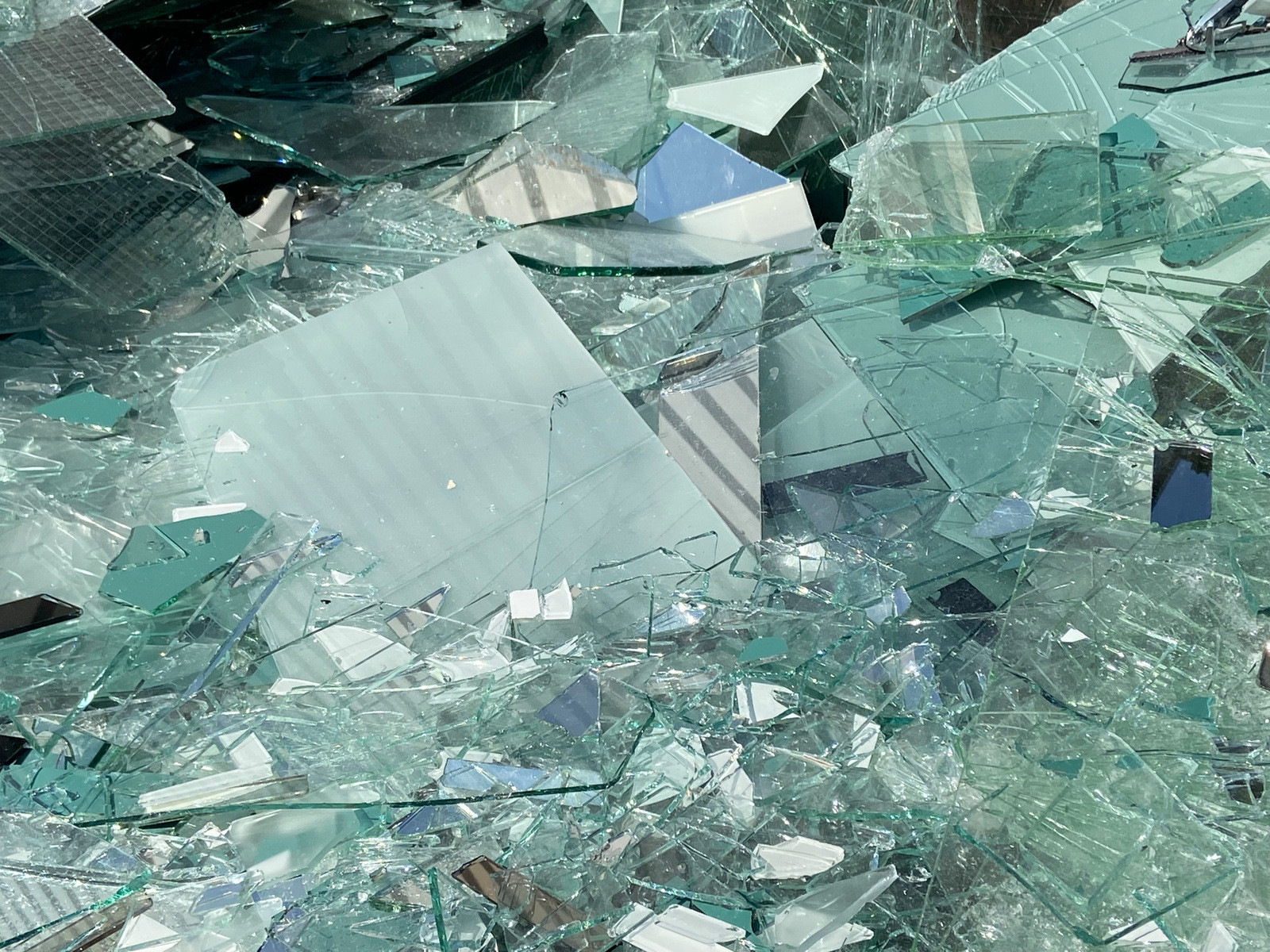 Reuse of glass - Yesterday's waste becomes today's valuable raw ...