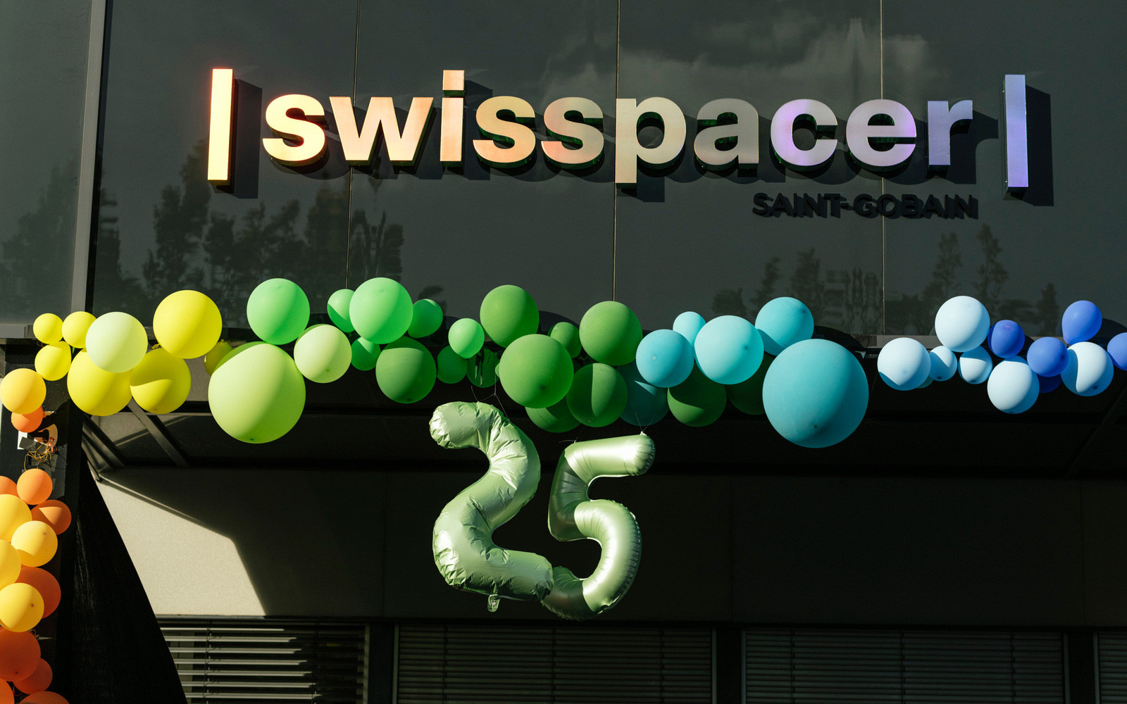 Insulating glass - Swisspacer celebrates 25 years of warm edge
